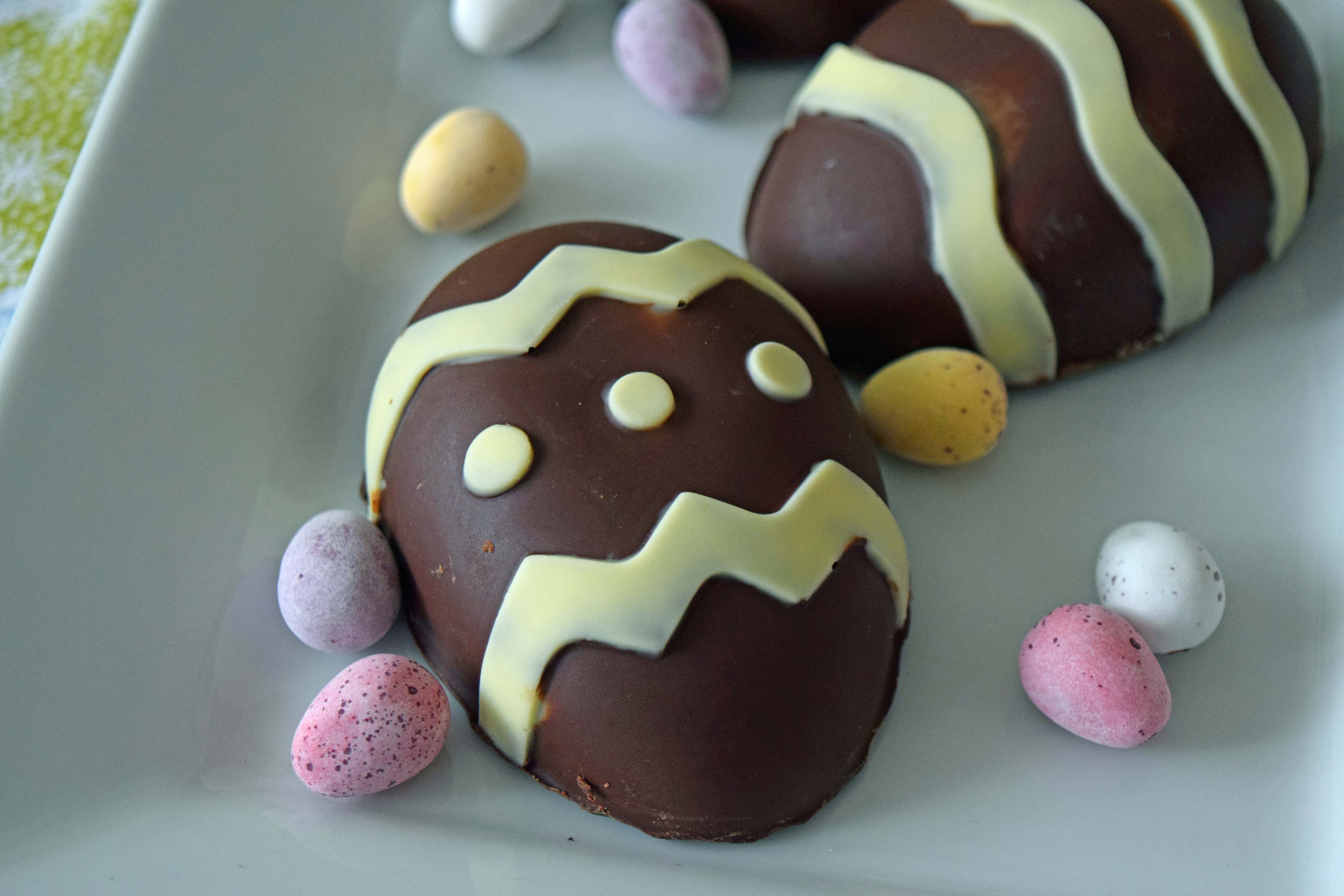 White Chocolate and Oreo Fudge Filled Easter Eggs | Seasalt & Apple Pie